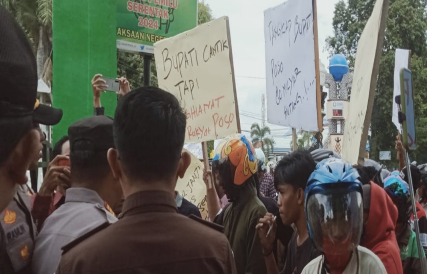 Tangkap Bupati Poso Verna Inkiriwang! Pengunjuk Rasa Tuding